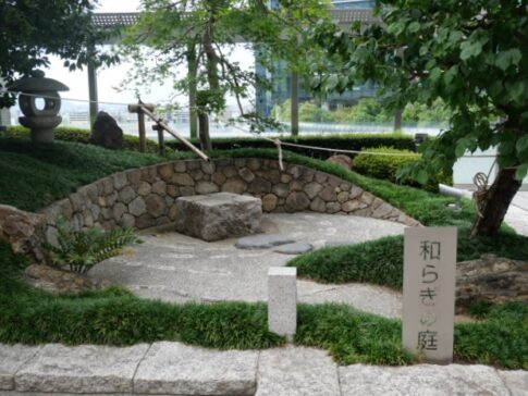 【大阪梅田】無料で休憩できる場所の決定版！阪急、JR、KITTE、グランフロント、茶屋町等で座れるベンチ25選！アクセス、座り心地まとめ | USJハック